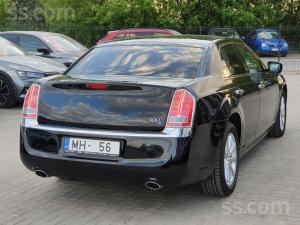 Black Lancia Thema 2013 in Riga, with an engine capacity of 3.00 L and mileage of 94 thousand km for 14900 €, photo 35 on AUTOMOTO.COM.LV