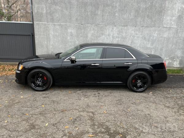 Melns Lancia Thema 2013 Liepāja, ar dzinēja tilpumu 3.00 L un nobraukumu 227 tūkst. km par 6750 €, foto 3 vietnē AUTOMOTO.COM.LV
