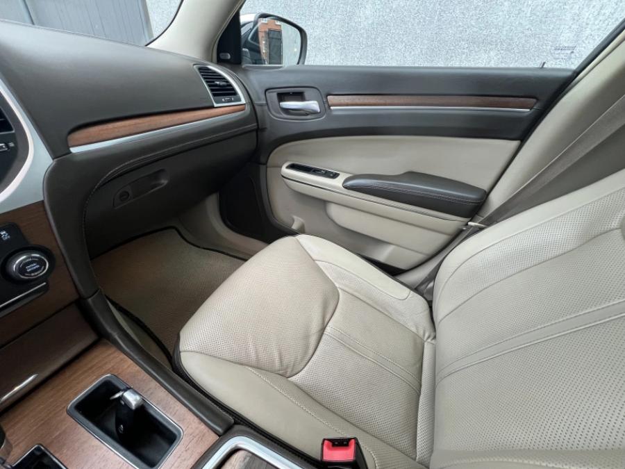 Melns Lancia Thema 2013 Rīga, ar dzinēja tilpumu 3.00 L un nobraukumu 227 tūkst. km par 8550 €, foto 21 vietnē AUTOMOTO.COM.LV