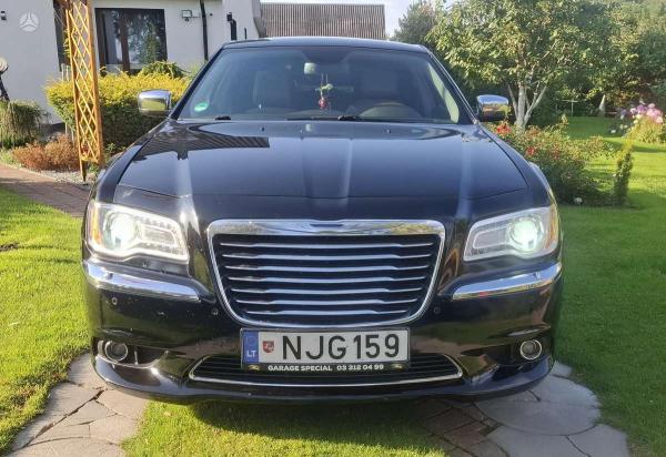 Black Lancia Thema 2013 in Kaunas, with an engine capacity of 3.00 L and mileage of 215 thousand km for 6900 €, photo 3 on AUTOMOTO.COM.LV