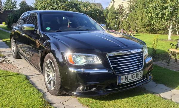 Black Lancia Thema 2013 in Kaunas, with an engine capacity of 3.00 L and mileage of 215 thousand km for 6900 €, photo 4 on AUTOMOTO.COM.LV