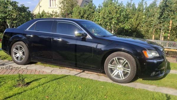 Black Lancia Thema 2013 in Kaunas, with an engine capacity of 3.00 L and mileage of 215 thousand km for 6900 €, photo 5 on AUTOMOTO.COM.LV