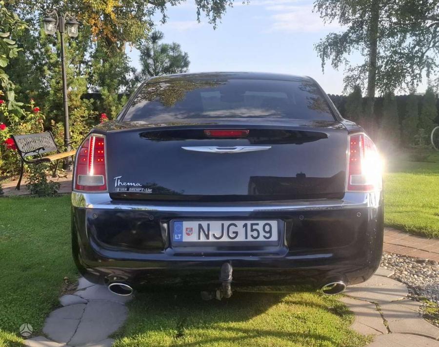 Black Lancia Thema 2013 in Kaunas, with an engine capacity of 3.00 L and mileage of 215 thousand km for 6900 €, photo 7 on AUTOMOTO.COM.LV