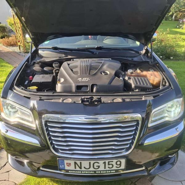 Black Lancia Thema 2013 in Kaunas, with an engine capacity of 3.00 L and mileage of 215 thousand km for 6900 €, photo 8 on AUTOMOTO.COM.LV