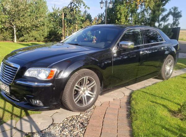 Black Lancia Thema 2013 in Kaunas, with an engine capacity of 3.00 L and mileage of 215 thousand km for 6900 €, photo 11 on AUTOMOTO.COM.LV