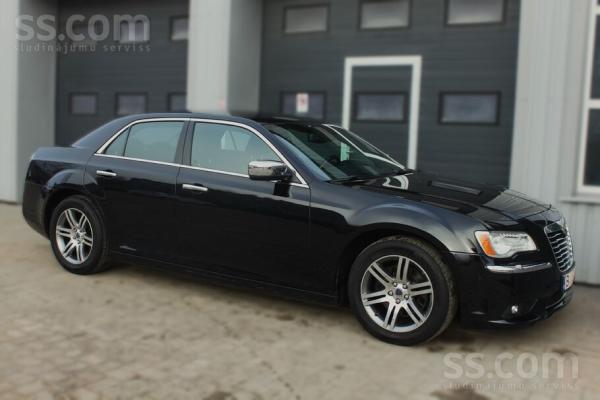 Black Lancia Thema 2014 in Riga, with an engine capacity of 3.00 L and mileage of 0 thousand km for 8690 €, photo 7 on AUTOMOTO.COM.LV