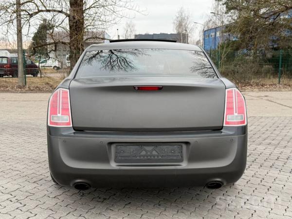 Black Lancia Thema 2014 in Riga, with an engine capacity of 3.00 L and mileage of 0 thousand km for 7450 €, photo 9 on AUTOMOTO.COM.LV