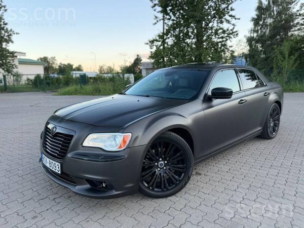Black Lancia Thema 2014 in Riga, with an engine capacity of 3.00 L and mileage of 0 thousand km for 6750 €, photo 7 on AUTOMOTO.COM.LV