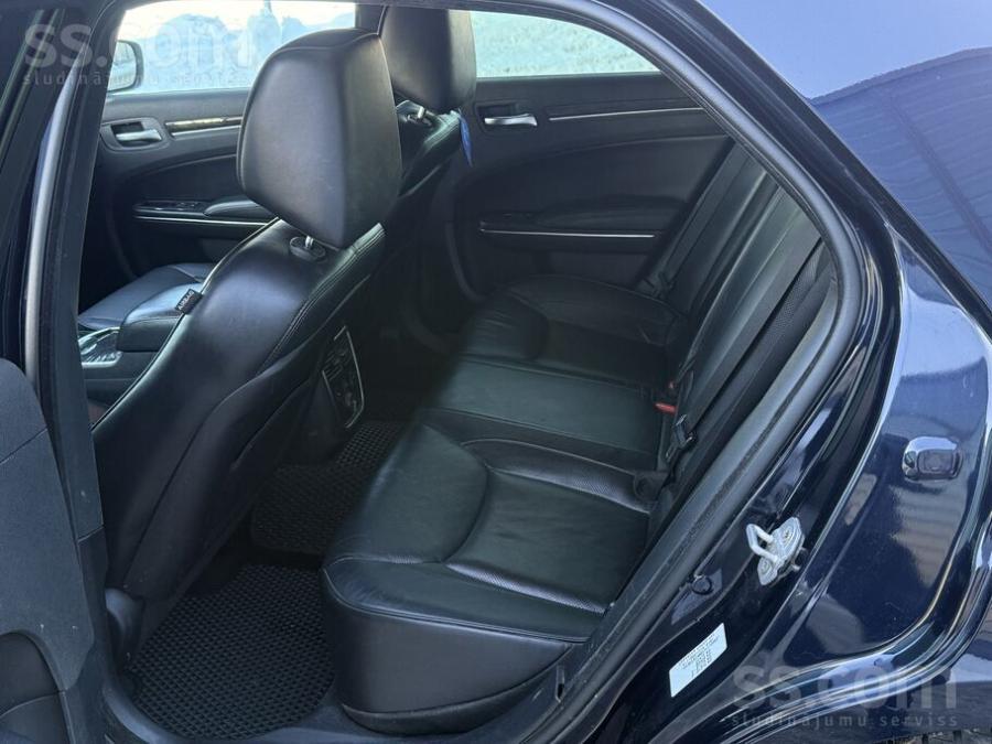 Zils Lancia Thema 2012 Liepāja, ar dzinēja tilpumu 3.00 L un nobraukumu 268 tūkst. km par 6800 €, foto 12 vietnē AUTOMOTO.COM.LV