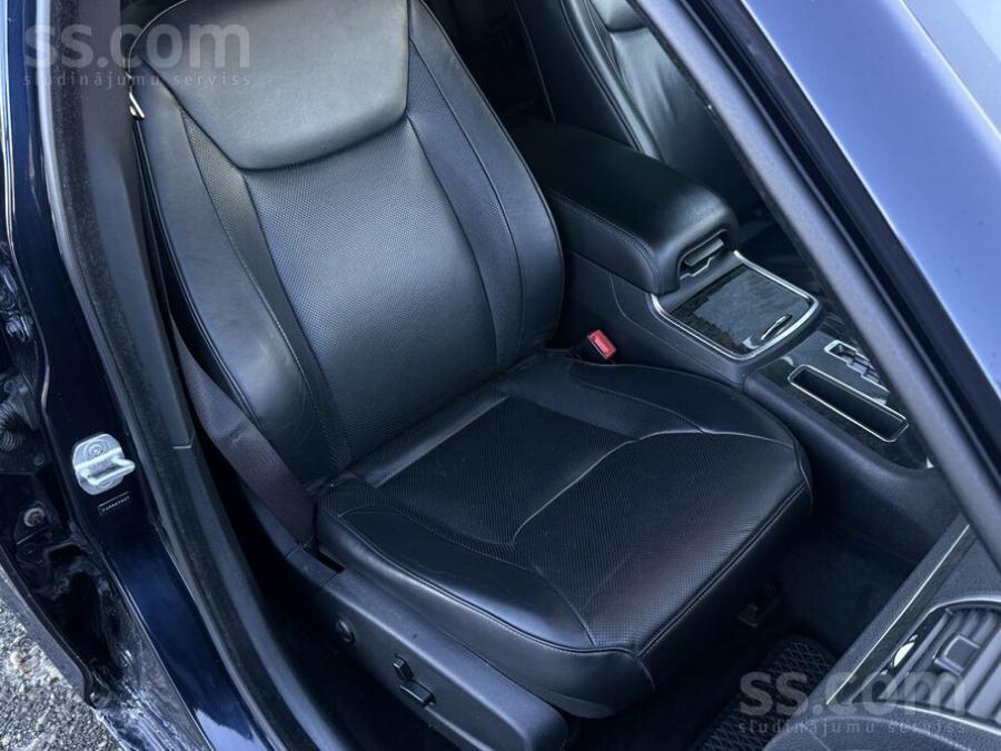 Zils Lancia Thema 2012 Liepāja, ar dzinēja tilpumu 3.00 L un nobraukumu 268 tūkst. km par 6800 €, foto 15 vietnē AUTOMOTO.COM.LV