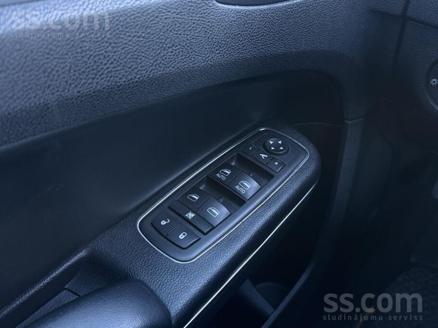 Zils Lancia Thema 2012 Liepāja, ar dzinēja tilpumu 3.00 L un nobraukumu 268 tūkst. km par 6800 €, foto 27 vietnē AUTOMOTO.COM.LV