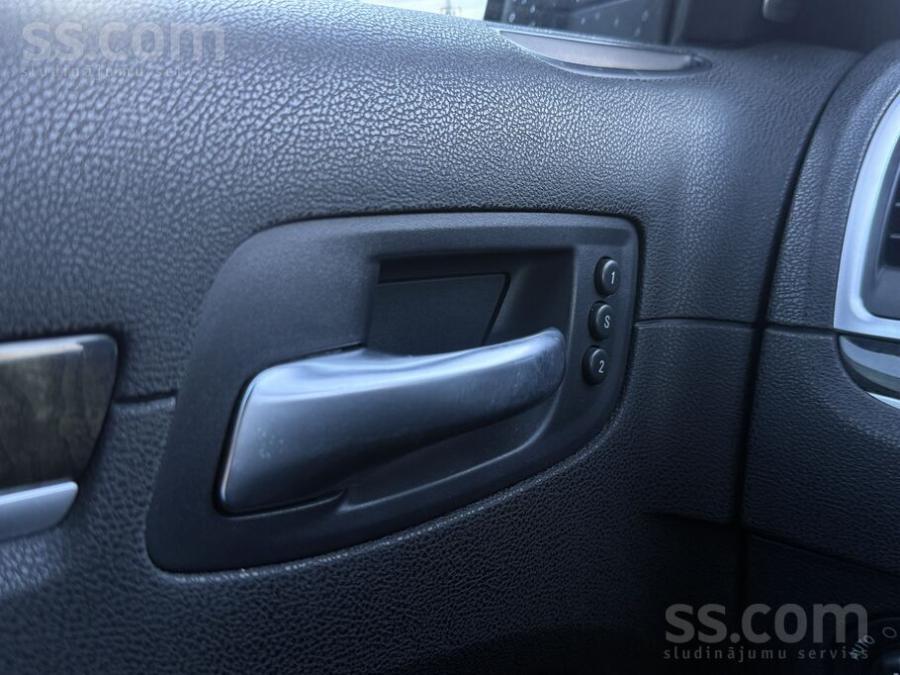Zils Lancia Thema 2012 Liepāja, ar dzinēja tilpumu 3.00 L un nobraukumu 268 tūkst. km par 6800 €, foto 28 vietnē AUTOMOTO.COM.LV