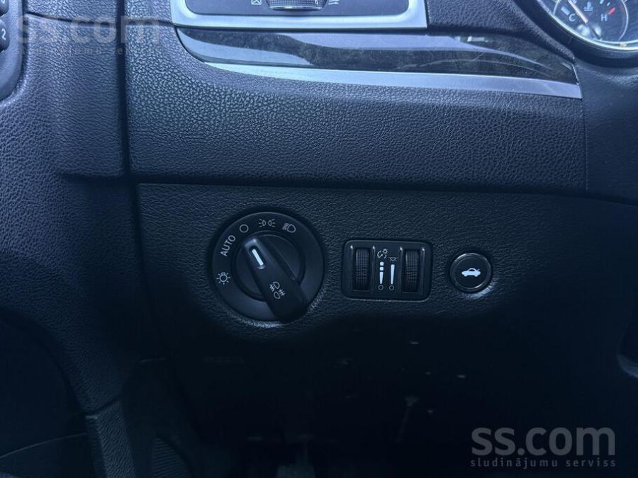 Zils Lancia Thema 2012 Liepāja, ar dzinēja tilpumu 3.00 L un nobraukumu 268 tūkst. km par 6800 €, foto 29 vietnē AUTOMOTO.COM.LV
