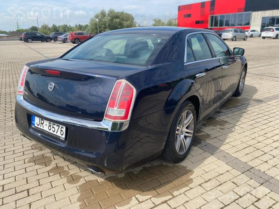 Blue Lancia Thema 2012 in Riga, with an engine capacity of 3.00 L and mileage of 184 thousand km for 5900 €, photo 4 on AUTOMOTO.COM.LV
