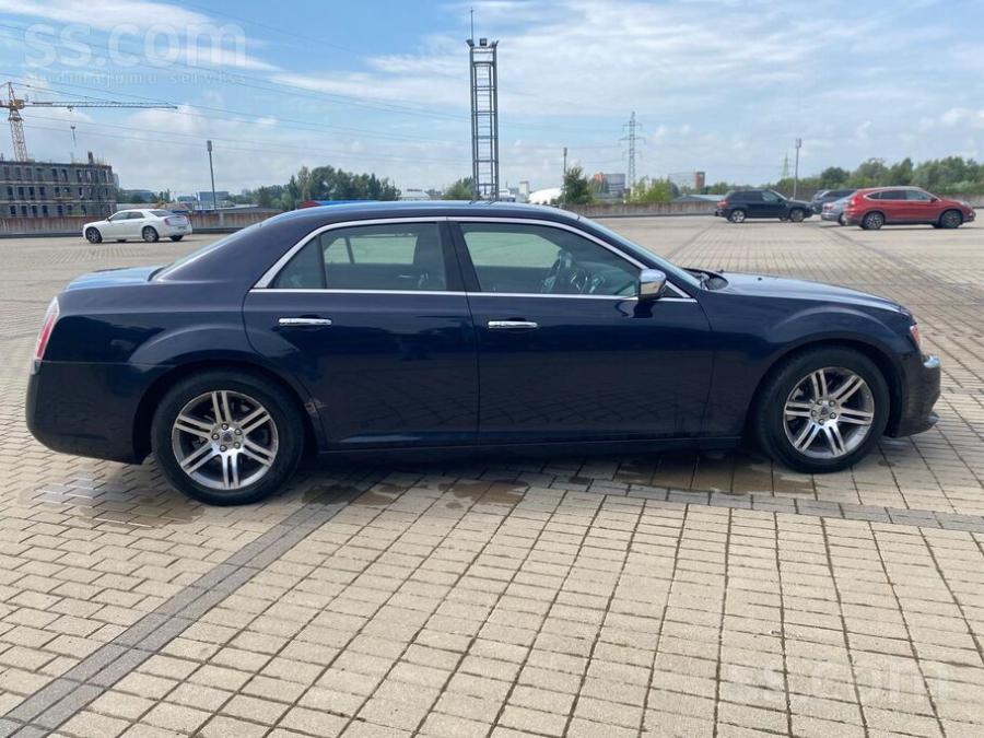 Blue Lancia Thema 2012 in Riga, with an engine capacity of 3.00 L and mileage of 184 thousand km for 5900 €, photo 7 on AUTOMOTO.COM.LV