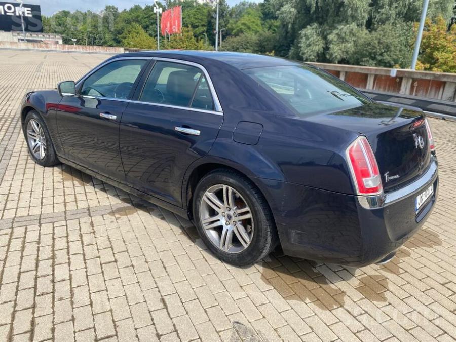 Blue Lancia Thema 2012 in Riga, with an engine capacity of 3.00 L and mileage of 184 thousand km for 5900 €, photo 8 on AUTOMOTO.COM.LV