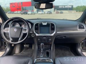 Blue Lancia Thema 2012 in Riga, with an engine capacity of 3.00 L and mileage of 184 thousand km for 5900 €, photo 10 on AUTOMOTO.COM.LV