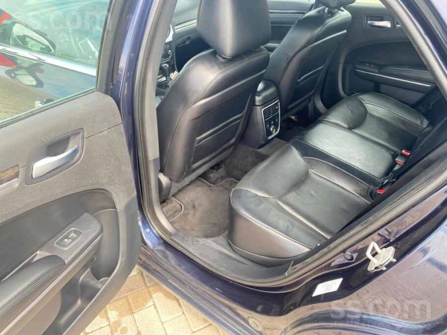 Blue Lancia Thema 2012 in Riga, with an engine capacity of 3.00 L and mileage of 184 thousand km for 5900 €, photo 11 on AUTOMOTO.COM.LV