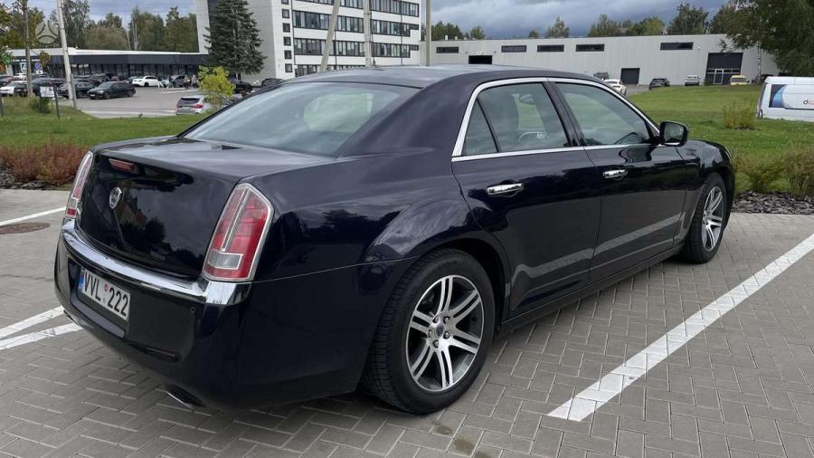 Blue Lancia Thema 2012 in Kaunas, with an engine capacity of 2.99 L and mileage of 303 thousand km for 8990 €, photo 4 on AUTOMOTO.COM.LV