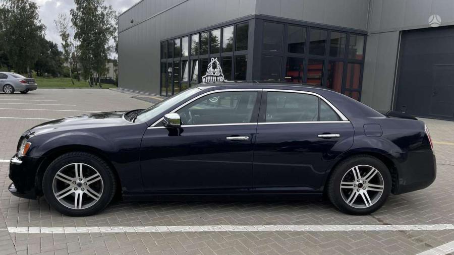 Blue Lancia Thema 2012 in Kaunas, with an engine capacity of 2.99 L and mileage of 303 thousand km for 8990 €, photo 6 on AUTOMOTO.COM.LV