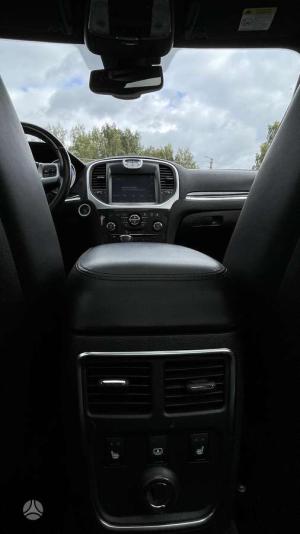 Blue Lancia Thema 2012 in Kaunas, with an engine capacity of 2.99 L and mileage of 303 thousand km for 8990 €, photo 11 on AUTOMOTO.COM.LV