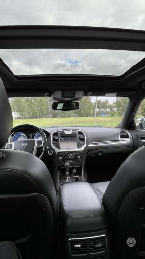 Blue Lancia Thema 2012 in Kaunas, with an engine capacity of 2.99 L and mileage of 303 thousand km for 8990 €, photo 12 on AUTOMOTO.COM.LV