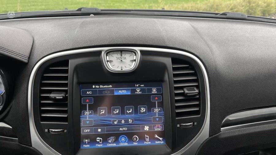 Blue Lancia Thema 2012 in Kaunas, with an engine capacity of 2.99 L and mileage of 303 thousand km for 8990 €, photo 15 on AUTOMOTO.COM.LV