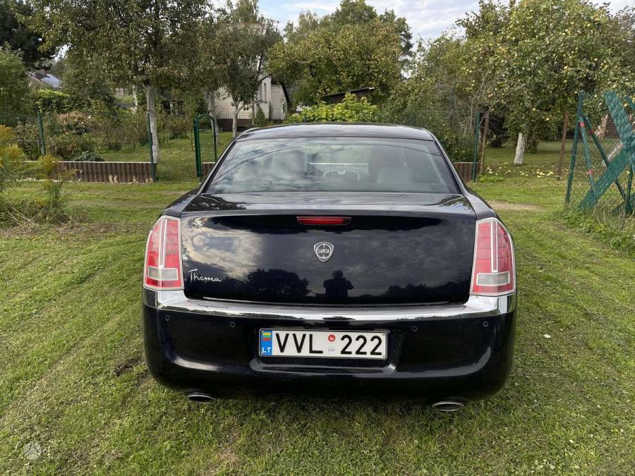 Blue Lancia Thema 2012 in Kaunas, with an engine capacity of 2.99 L and mileage of 303 thousand km for 8990 €, photo 24 on AUTOMOTO.COM.LV