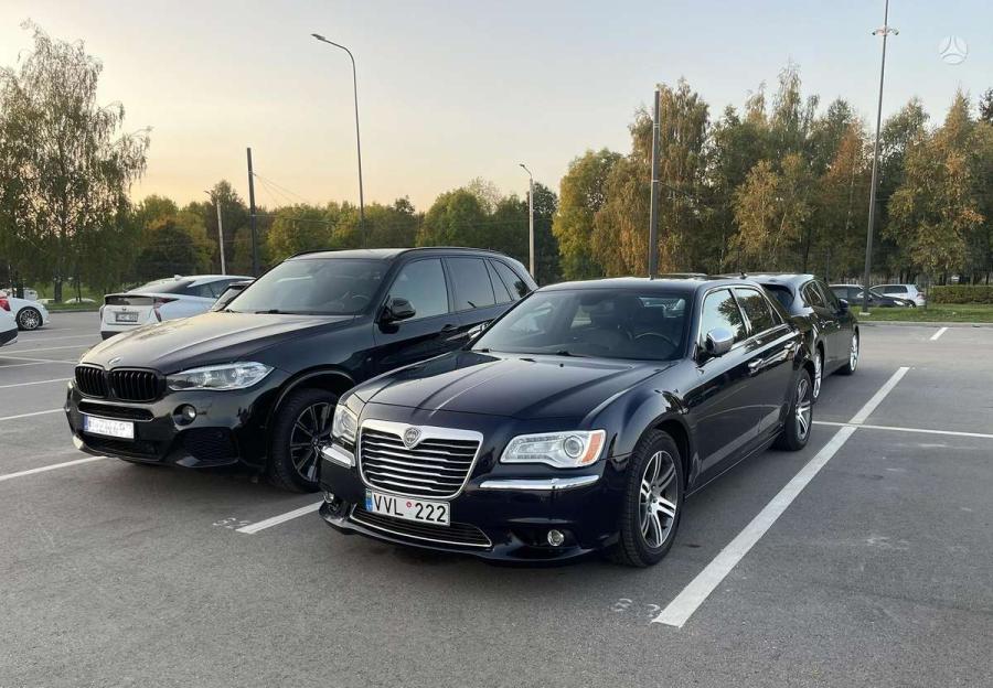 Blue Lancia Thema 2012 in Kaunas, with an engine capacity of 2.99 L and mileage of 303 thousand km for 8990 €, photo 28 on AUTOMOTO.COM.LV