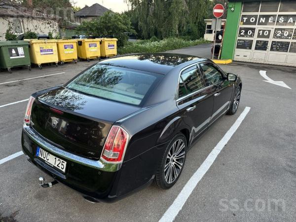 Brown Lancia Thema 2012 in Riga, with an engine capacity of 3.00 L and mileage of 220 thousand km for 5950 €, photo 4 on AUTOMOTO.COM.LV