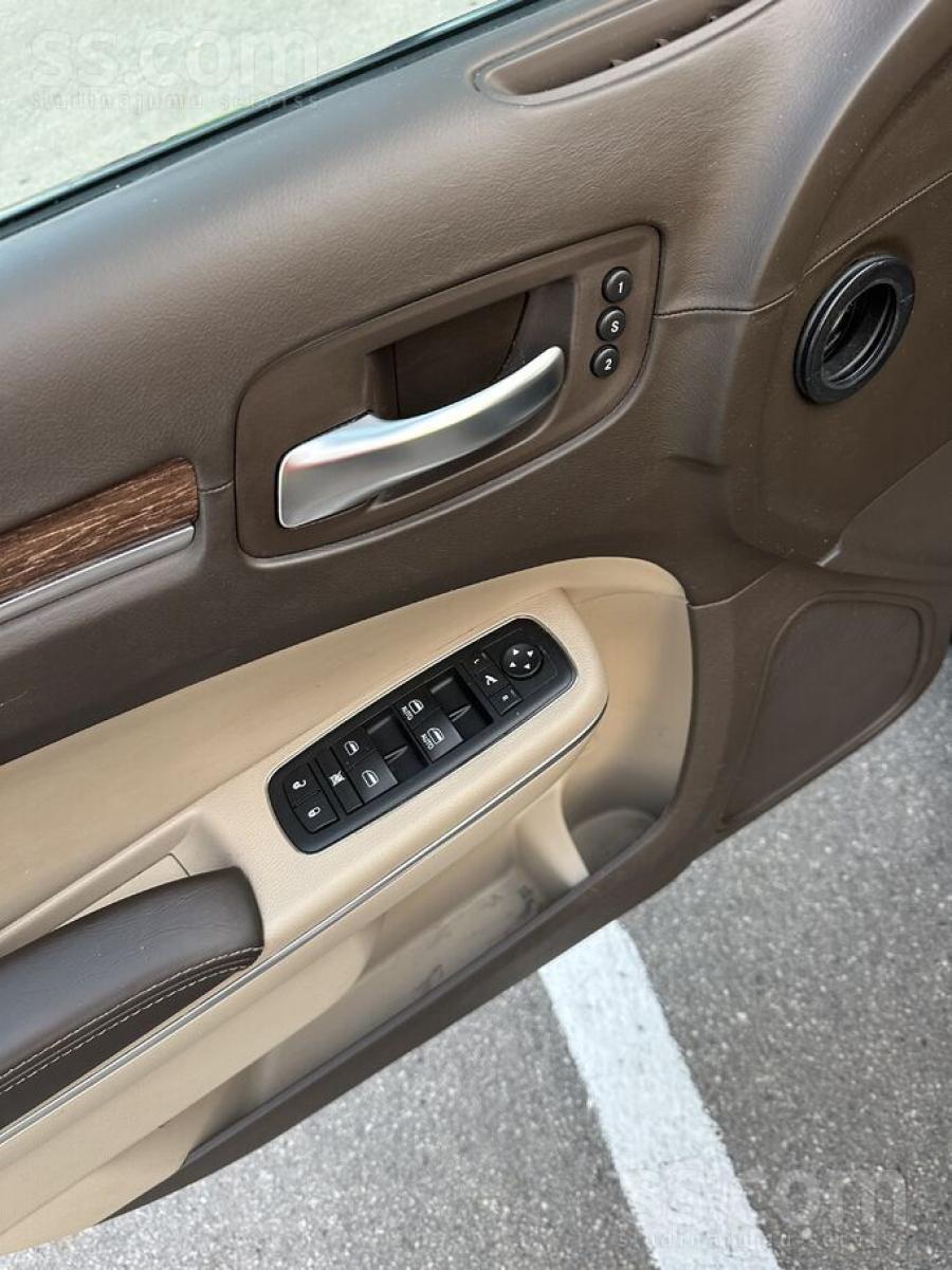 Brūns Lancia Thema 2012 Rīga, ar dzinēja tilpumu 3.00 L un nobraukumu 220 tūkst. km par 5950 €, foto 10 vietnē AUTOMOTO.COM.LV