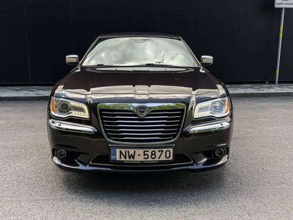 Brown Lancia Thema 2013 in Jelgava, with an engine capacity of 3.00 L and mileage of 207 thousand km for 7500 €, photo 2 on AUTOMOTO.COM.LV