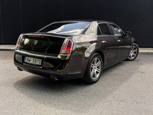 Brown Lancia Thema 2013 in Jelgava, with an engine capacity of 3.00 L and mileage of 207 thousand km for 7500 €, photo 7 on AUTOMOTO.COM.LV