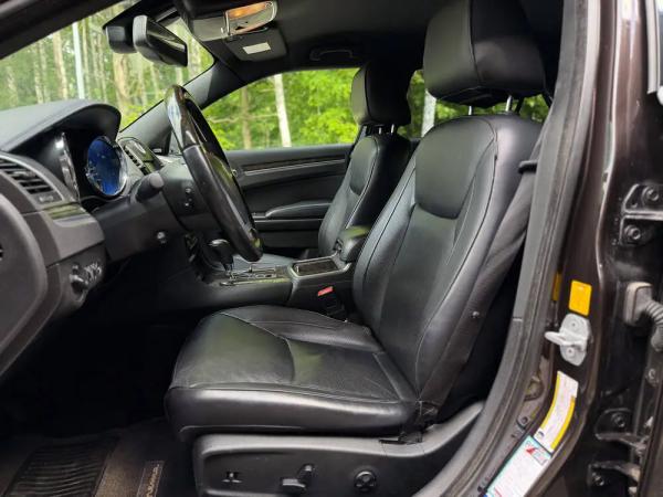 Brown Lancia Thema 2013 in Jelgava, with an engine capacity of 3.00 L and mileage of 207 thousand km for 7500 €, photo 9 on AUTOMOTO.COM.LV