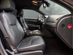 Brūns Lancia Thema 2013 Jelgava, ar dzinēja tilpumu 3.00 L un nobraukumu 207 tūkst. km par 7500 €, foto 13 vietnē AUTOMOTO.COM.LV