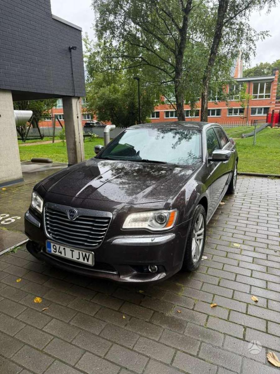 Brūns Lancia Thema 2013 Tallina, ar dzinēja tilpumu 2.99 L un nobraukumu 270 tūkst. km par 6490 €, foto 1 vietnē AUTOMOTO.COM.LV