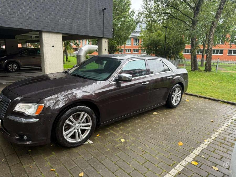 Brūns Lancia Thema 2013 Tallina, ar dzinēja tilpumu 2.99 L un nobraukumu 270 tūkst. km par 6490 €, foto 3 vietnē AUTOMOTO.COM.LV