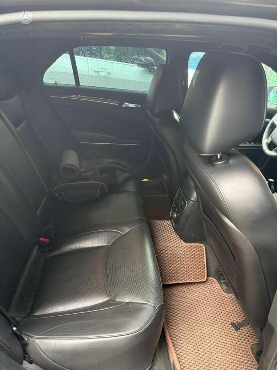 Brūns Lancia Thema 2013 Tallina, ar dzinēja tilpumu 2.99 L un nobraukumu 270 tūkst. km par 6490 €, foto 12 vietnē AUTOMOTO.COM.LV