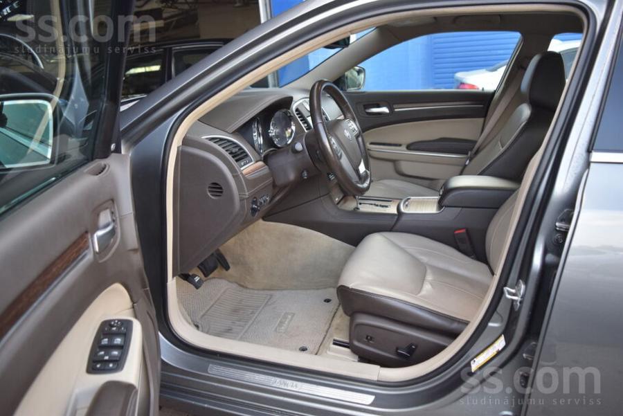 Grey Lancia Thema 2011 in Riga, with an engine capacity of 3.00 L and mileage of 186 thousand km for 8500 €, photo 4 on AUTOMOTO.COM.LV