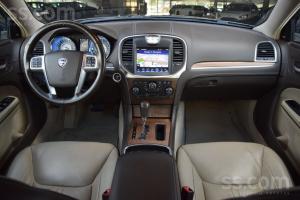 Grey Lancia Thema 2011 in Riga, with an engine capacity of 3.00 L and mileage of 186 thousand km for 8500 €, photo 5 on AUTOMOTO.COM.LV