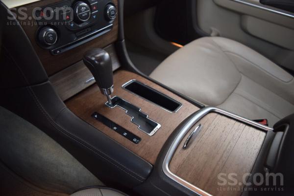 Pelēks Lancia Thema 2011 Rīga, ar dzinēja tilpumu 3.00 L un nobraukumu 186 tūkst. km par 8500 €, foto 7 vietnē AUTOMOTO.COM.LV