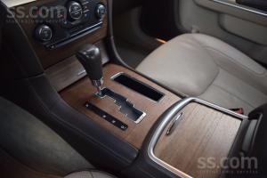Grey Lancia Thema 2011 in Riga, with an engine capacity of 3.00 L and mileage of 186 thousand km for 8500 €, photo 7 on AUTOMOTO.COM.LV