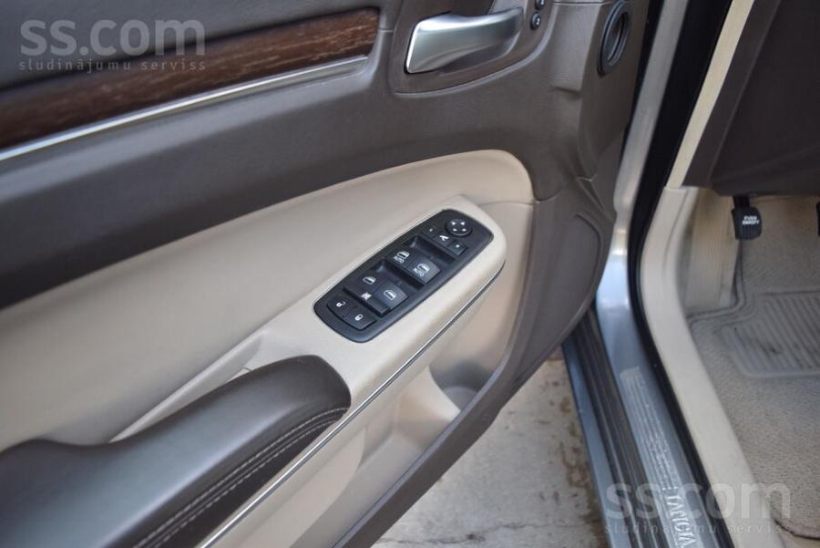Grey Lancia Thema 2011 in Riga, with an engine capacity of 3.00 L and mileage of 186 thousand km for 8500 €, photo 16 on AUTOMOTO.COM.LV