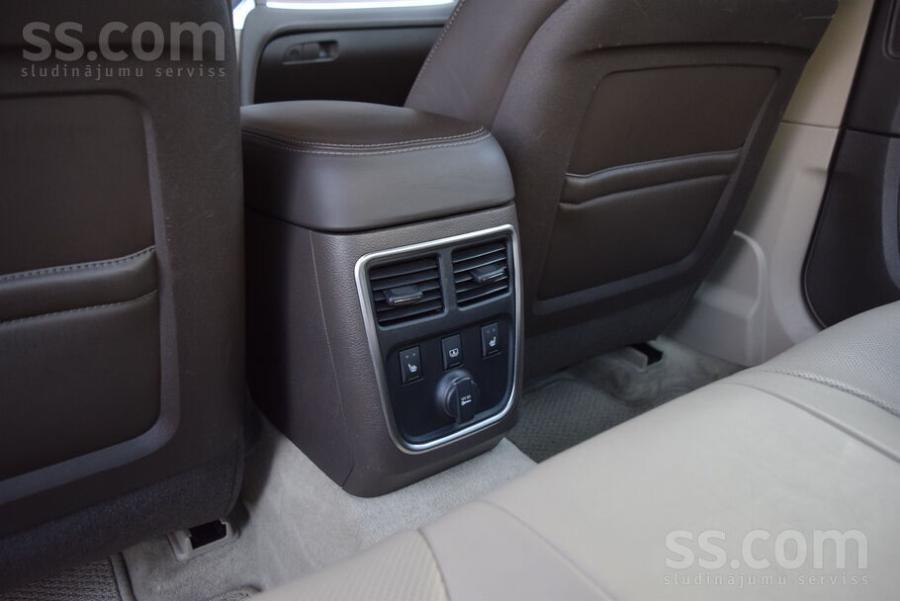 Grey Lancia Thema 2011 in Riga, with an engine capacity of 3.00 L and mileage of 186 thousand km for 8500 €, photo 18 on AUTOMOTO.COM.LV