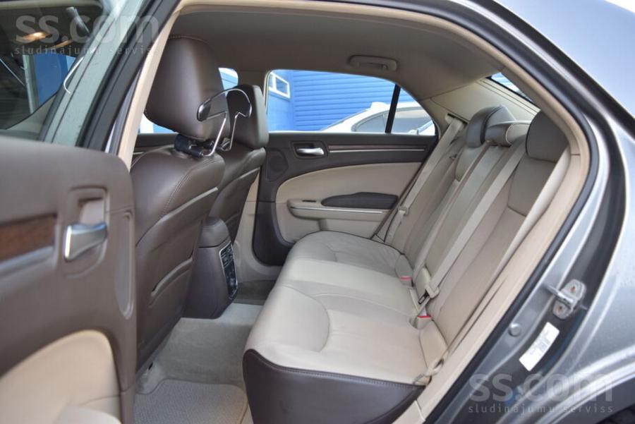 Grey Lancia Thema 2011 in Riga, with an engine capacity of 3.00 L and mileage of 186 thousand km for 8500 €, photo 21 on AUTOMOTO.COM.LV