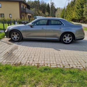 Grey Lancia Thema 2012 in Tallinn, with an engine capacity of 3.00 L and mileage of 270 thousand km for 7500 €, photo 5 on AUTOMOTO.COM.LV