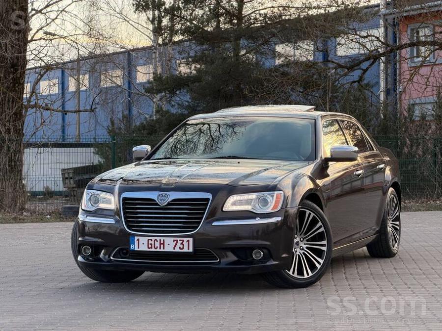 Red Lancia Thema 2012 in Riga, with an engine capacity of 3.00 L and mileage of 0 thousand km for 8450 €, photo 1 on AUTOMOTO.COM.LV