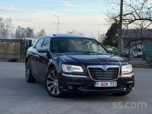Red Lancia Thema 2012 in Riga, with an engine capacity of 3.00 L and mileage of 0 thousand km for 8450 €, photo 4 on AUTOMOTO.COM.LV