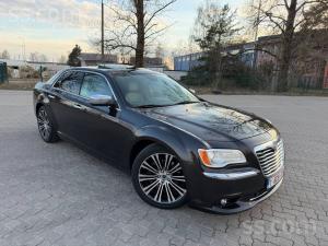Red Lancia Thema 2012 in Riga, with an engine capacity of 3.00 L and mileage of 0 thousand km for 8450 €, photo 7 on AUTOMOTO.COM.LV