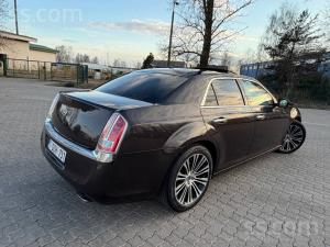 Red Lancia Thema 2012 in Riga, with an engine capacity of 3.00 L and mileage of 0 thousand km for 8450 €, photo 9 on AUTOMOTO.COM.LV